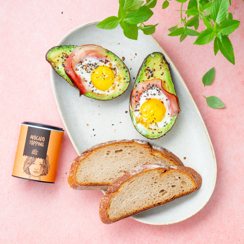 Gebackene Avocado mit Ei | Rezept | JUST SPICES®