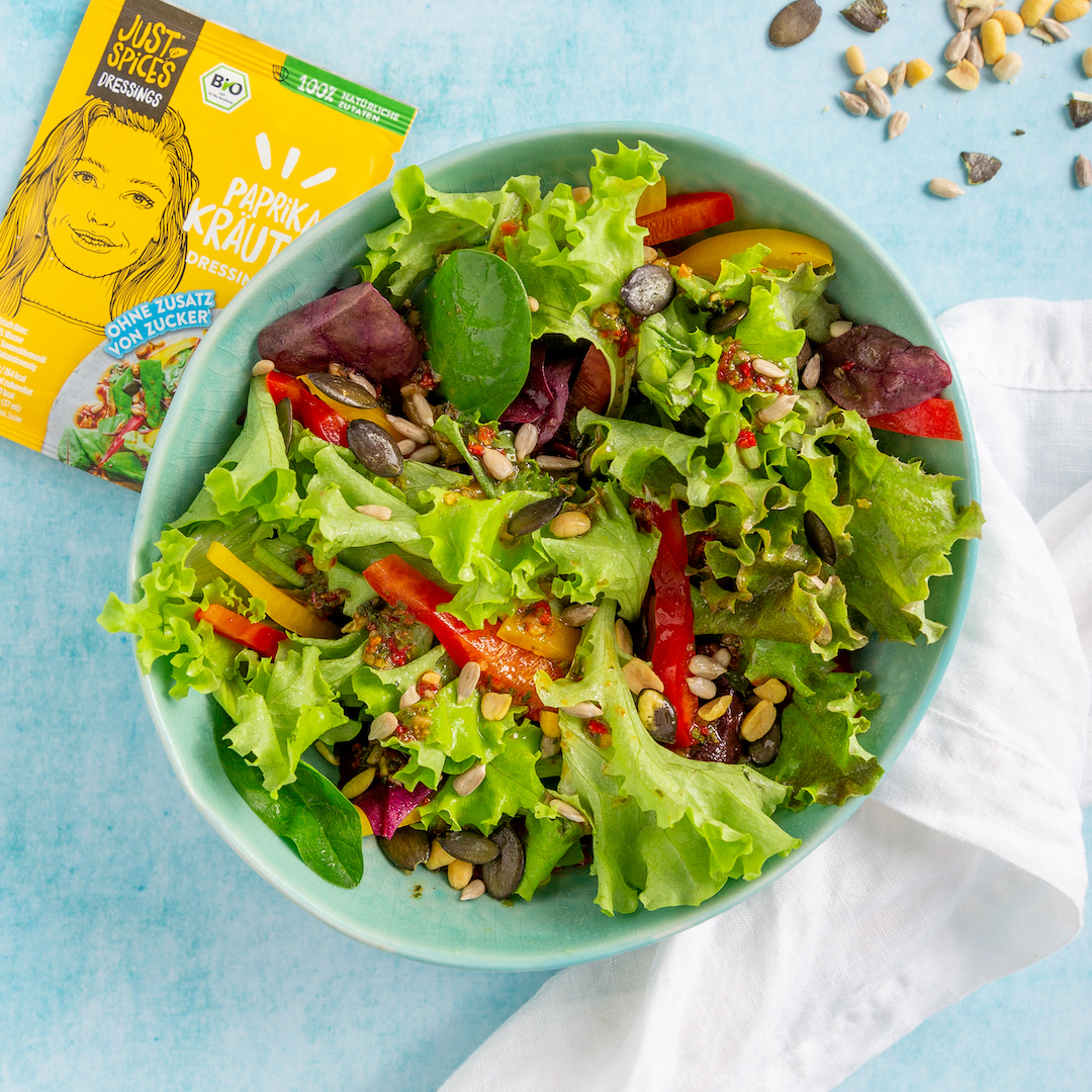 Fruchtiger Salat mit Paprika und Dressing Mix | Rezept | JUST SPICES®